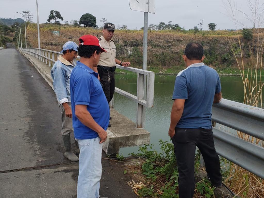 Lo hallan muerto a un lado del puente | El Diario Ecuador Lo hallan muerto a un lado del puente | El Diario Ecuador